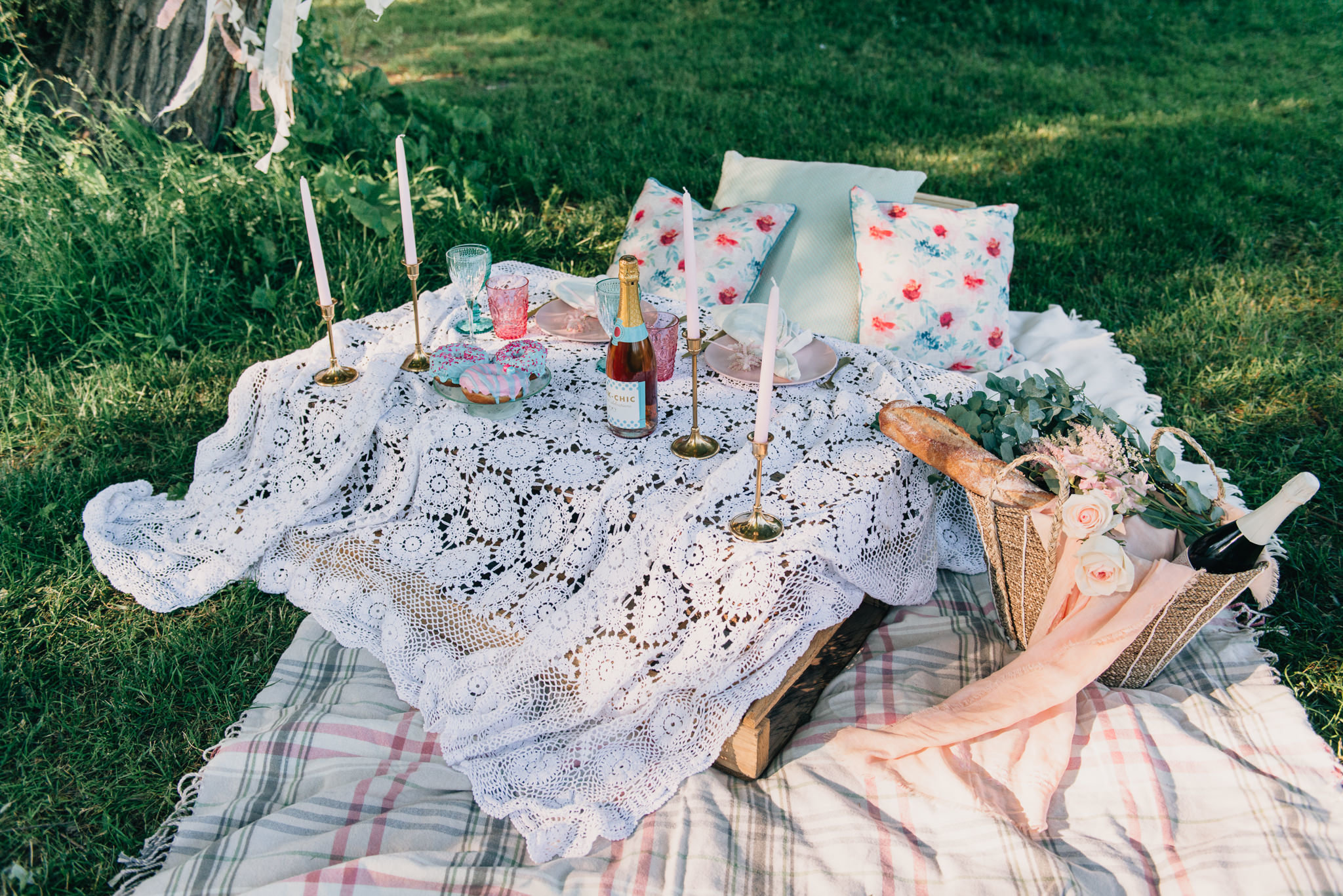 Wedding Inspiration | DIY Pastel Picnic Elopement Styled Shoot in ...